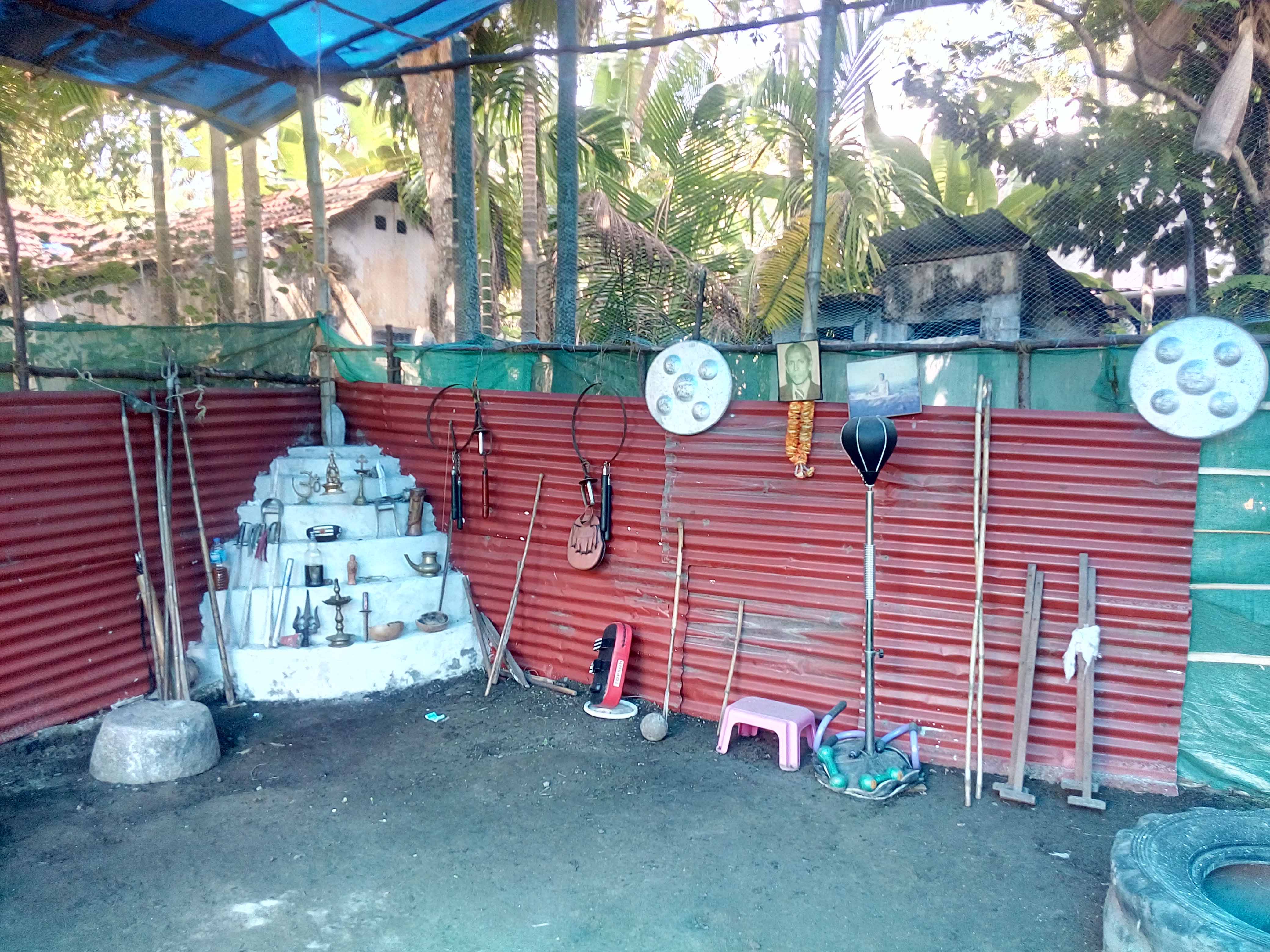 Kalaripayattu :Mathew Gurukkal - Bali Kalari, East of Iron-bridge ...